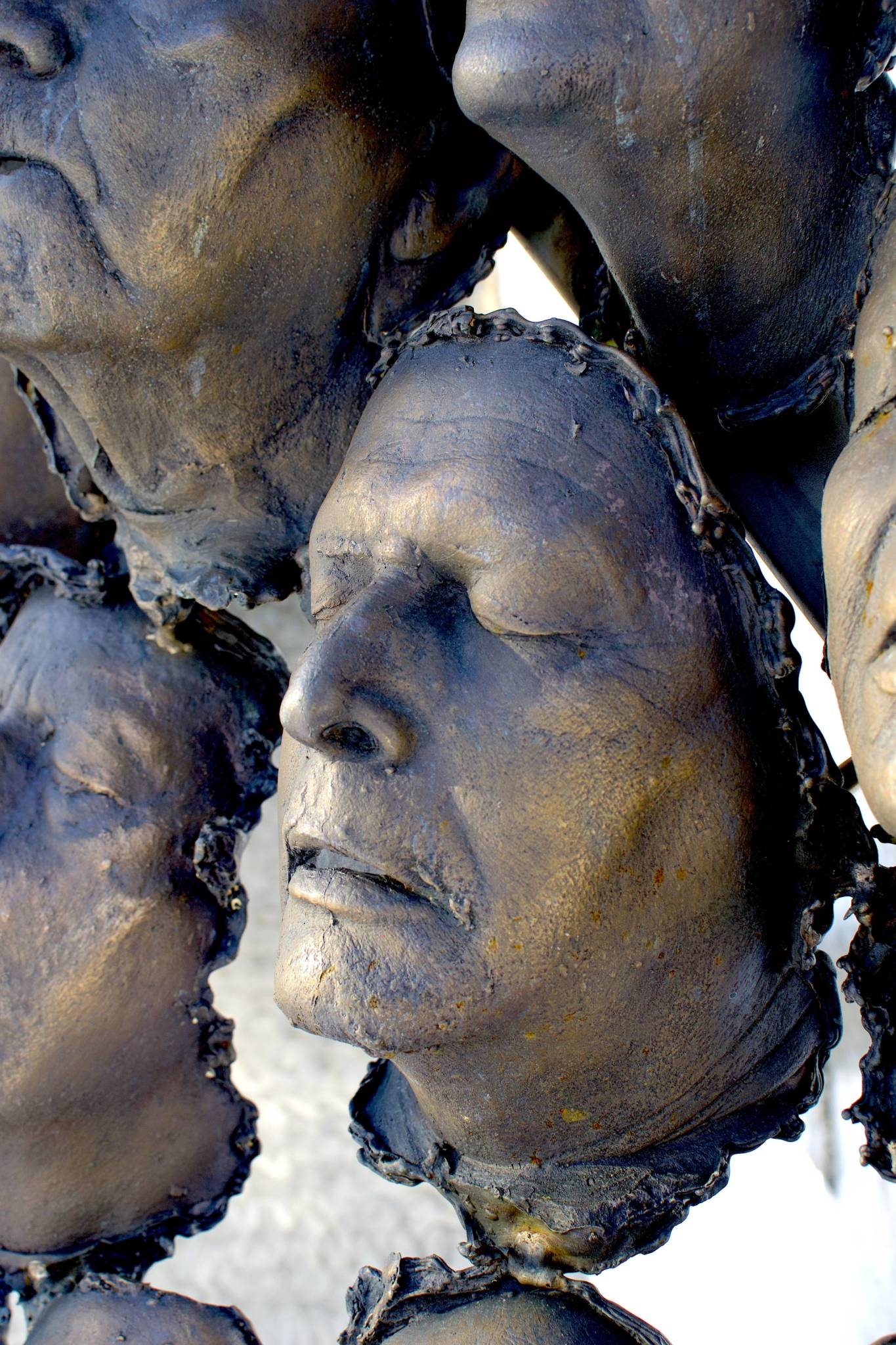 100 Bronze-cast Faces to Commemorate the Centenary of Armistice 2019
